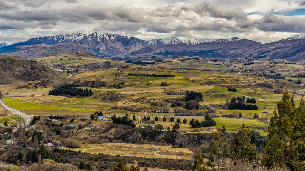 Cardrona Hotel: The Most Photographed Building in New Zealand ...