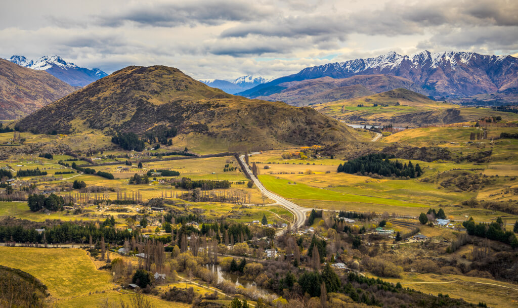 Cardrona Hotel: The Most Photographed Building in New Zealand ...