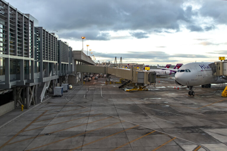 The New Honolulu Airport Mauka Concourse - Jeffsetter Travel