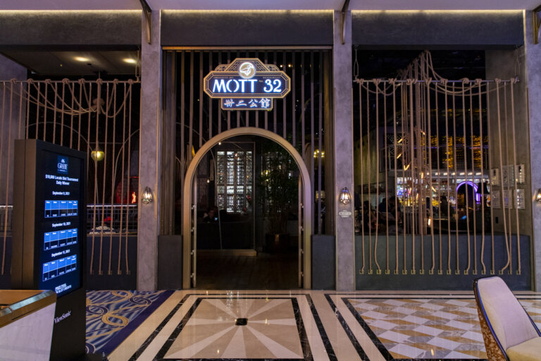 Review: Mott 32 Las Vegas - Jeffsetter Travel